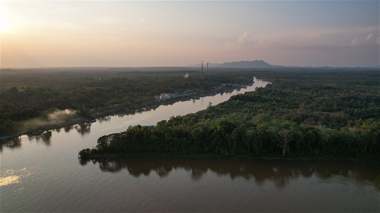 SINTANG GOVERNMENT STRENGTHENS SERAWAI-AMBALAU KSK LHK DOCUMENT | wwf.id